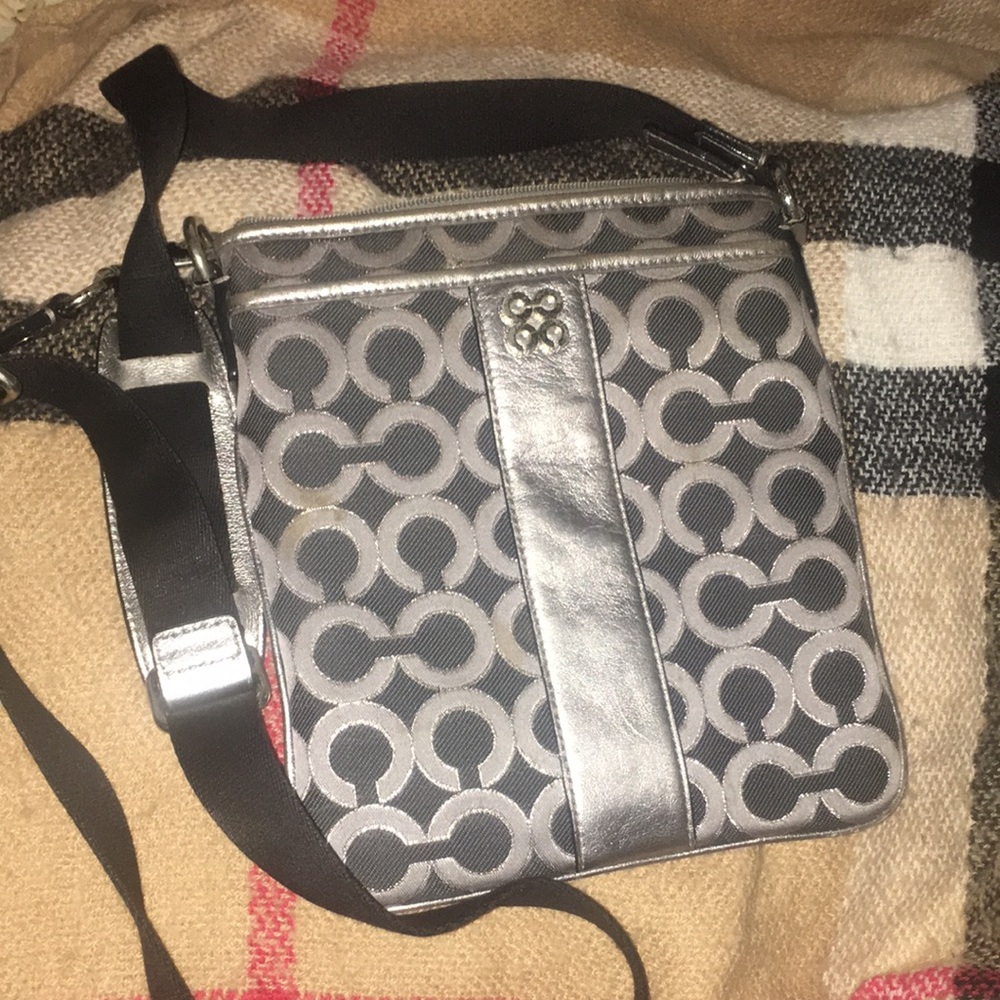 Beautiful Gray Coach Cross Handbag - Gem